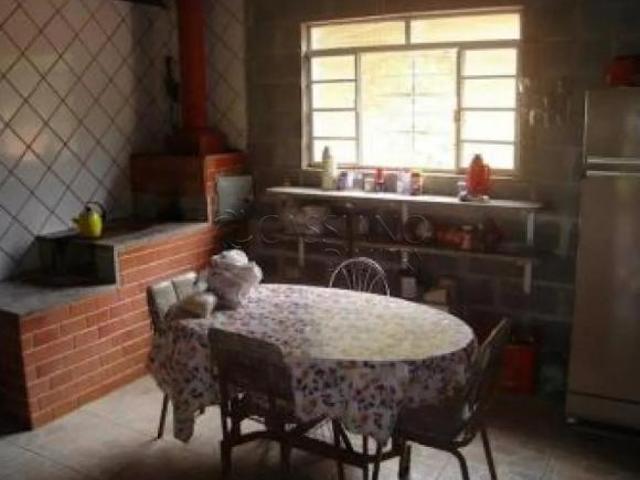 Sítio à venda de 300m² | 04 dormitórios e 02 banheiros | Altos de Santana São José dos Campos |