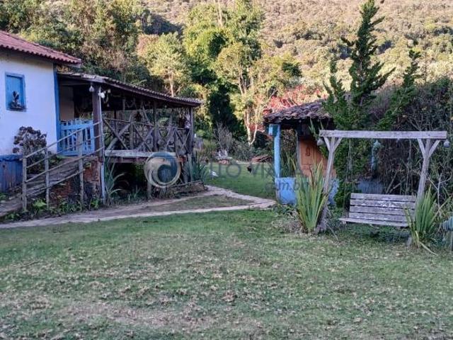 Sítio à venda em Baependi MG: 3 quartos, 1 sala, 2 banheiros e 15 hectares de área. Confira!