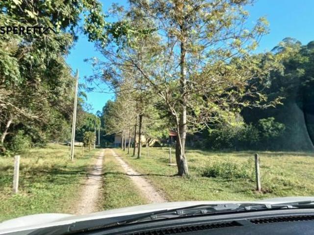Sítio à venda em Jundiaí no Caxambu com 20.166 m², casa sede 3 suítes, piscina, lago de pesca e curr