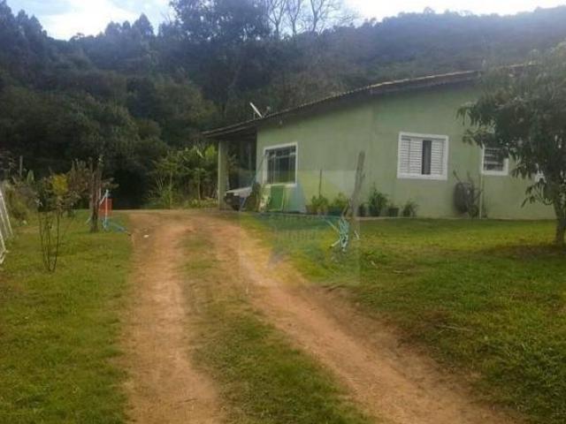 Sítio à Venda em Piracaia com 30.000 m², Casa Sede e Lagos