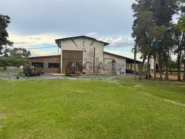 Sítio à venda em Salto de Pirapora SP, bairro Jucurupava: 3 quartos, 1 suíte, 2 salas, 2 banheiros
