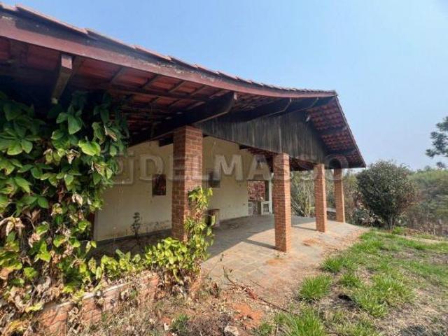 Sitio ao lado da rodovia, ótimo para investimento!