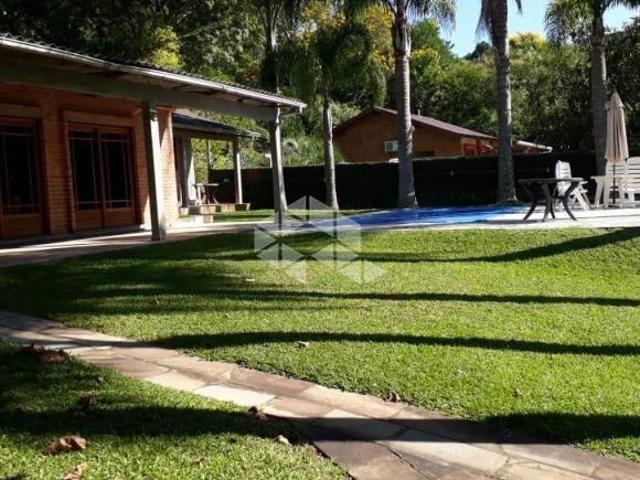 Sítio cercado e estruturado em 240,00 m²