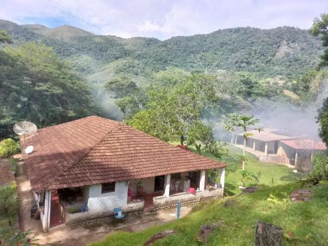 Sítio / Chácara para Venda em Cachoeiras de Macacu/RJ Zona Rural 6 Quartos