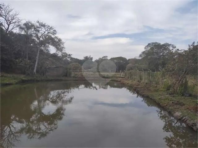 Sítio / Chácara para Venda em Atibaia/SP Cachoeira 3 Quartos