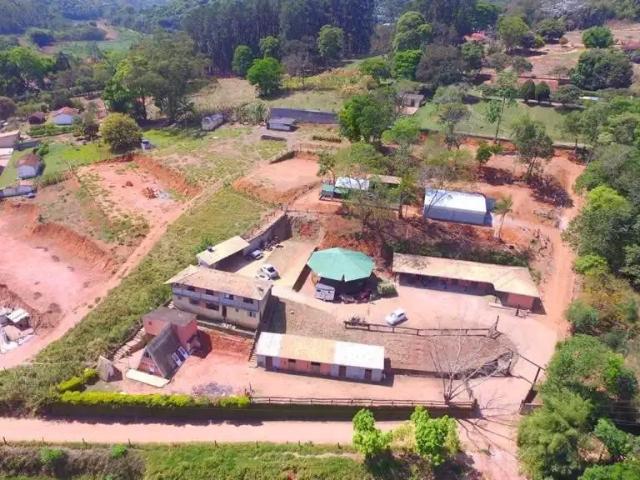 Sítio / Chácara para Venda em Atibaia/SP Cachoeira 3 Quartos