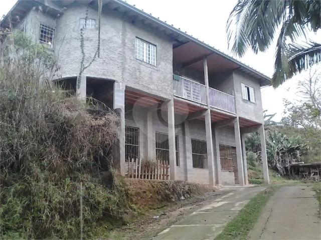 Sítio / Chácara para Venda em Itapevi/SP Ingahi 4 Quartos
