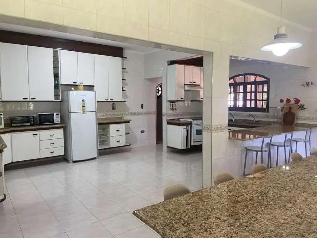 Sítio / Chácara para Venda em Jacareí/SP Veraneio Irajá 4 Quartos