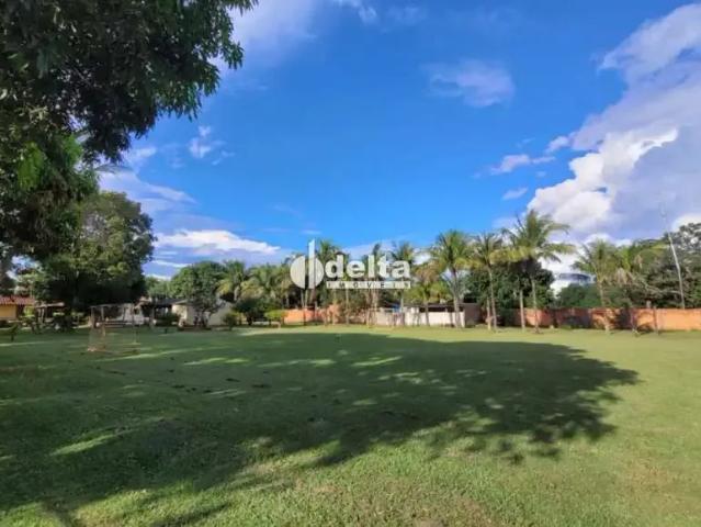 Sítio / Chácara para Venda em Uberlândia/MG Jockey Camping 5 Quartos