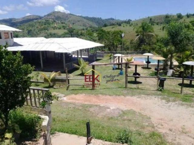 Sítio com 3 dormitórios à venda, 33000 m² por R$ 1.350.000,00 Barreiro Taubaté/SP