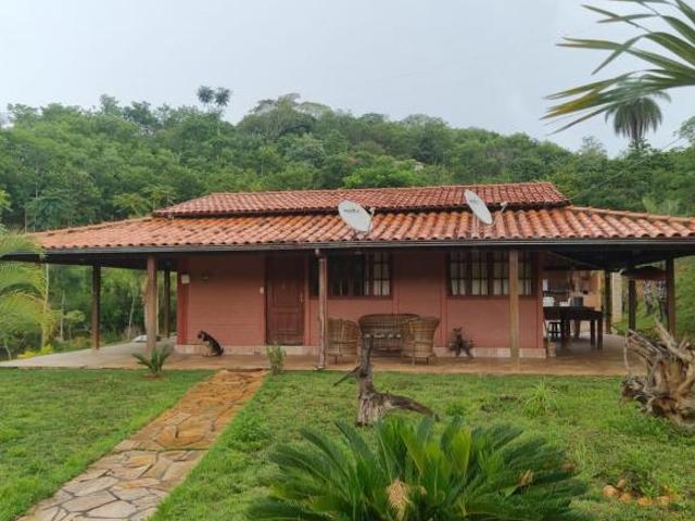 Sítio com 03 Casas, Piscina e Área Gourmet PORTEIRA FECHADA