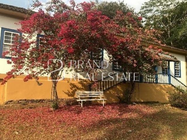 Sítio, 15 hectares, Casas Colonial e Moderna, Piscina, Jardins e local para plantio