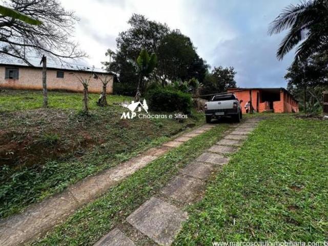 SITIO COM 2 CASAS, LAGO E BASTANTE TERRENO EM BIRITIBA MIRIM