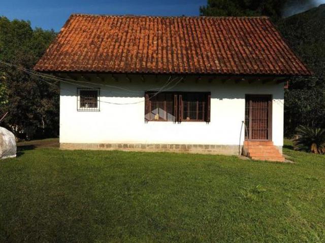 Sitio com 2 casas mobiliadas, 2 vagas Restinga