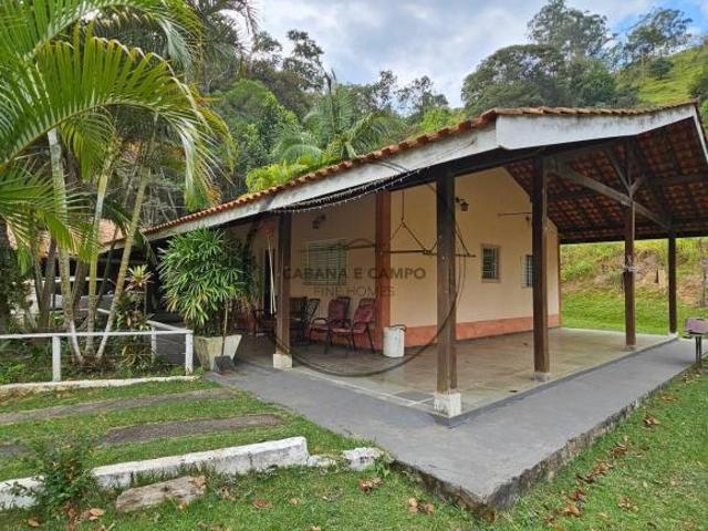 Sítio com 2 lagos e baias a 6 km do centro – Piracaia/SP