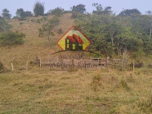 Sitio com 37 Alqueires, a 6 km do Centro de Taubate e na Beira do Asfalto