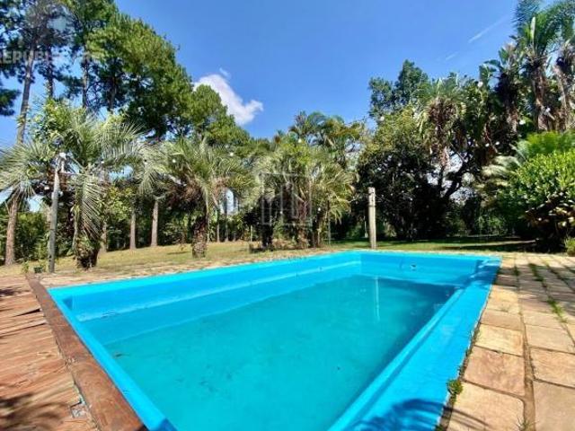 Sítio com 7.225m², 3 Suítes, Salão de Festas e Piscina a 10 Minutos do Centro de