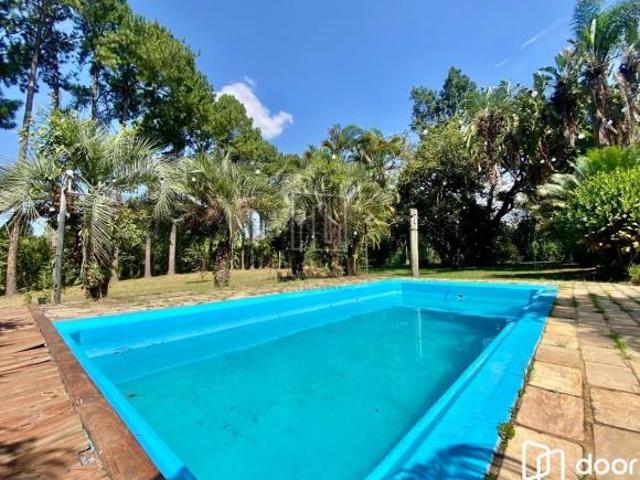 Sítio com 7.225m², 3 Suítes, Salão de Festas e Piscina a 10 Minutos do Centro de