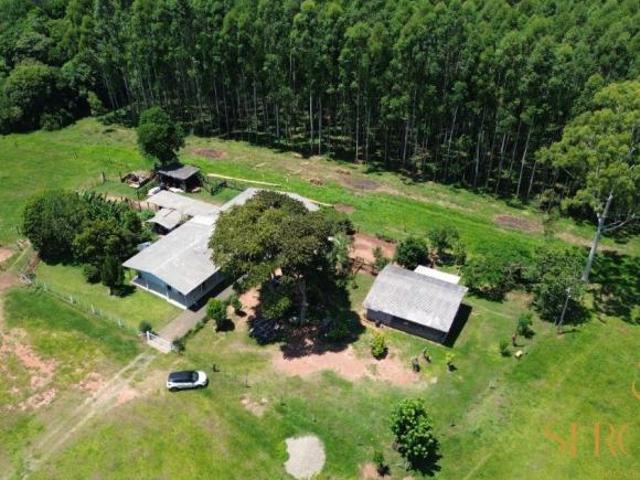 SÍTIO COM 4,8 HÁ COM 2 CASAS, GALPÃO E CAMPO