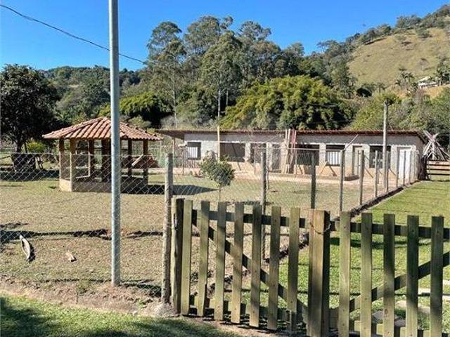 Sítio com 4 quartos à venda em Centro MG