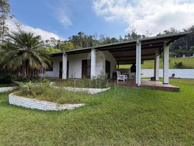 Sítio com 5 alqueires, rico em água e natureza preservada