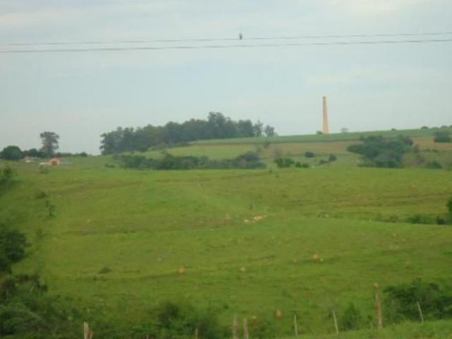 Sitio com 6 alqueires / casa/ poço / barracão / pasto/ curral