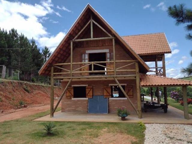 Sítio com 8,5 Hectares e cachoeira em Lagoinha/SP