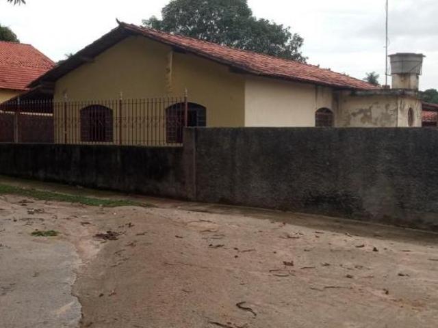 Sitio com casa de 4 quartos, piscina em Esmeraldas