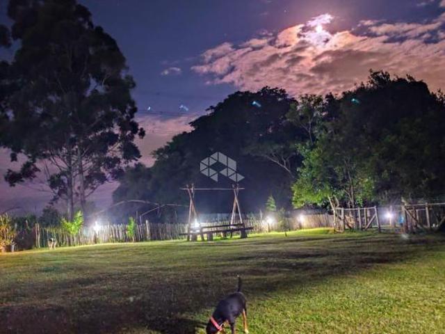 Sitio com casa de 2 dormitórios, com internet a cabo e bela vista, em Nova Santa Rita
