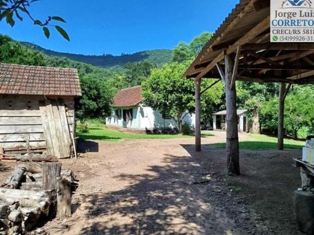Sítio com casa enxaimel