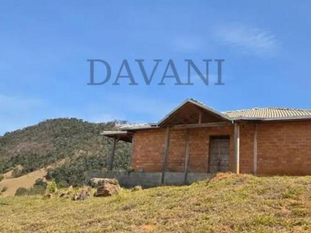 Sítio com águas em Cambuí, 27.486m², zona Rural, construção iniciada 280m²