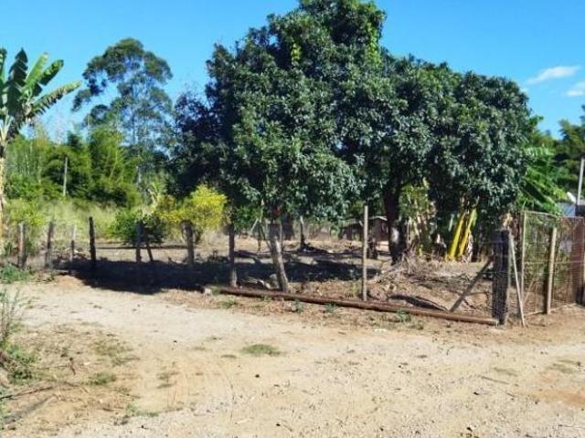 SITIO COM BENFEITORIAS