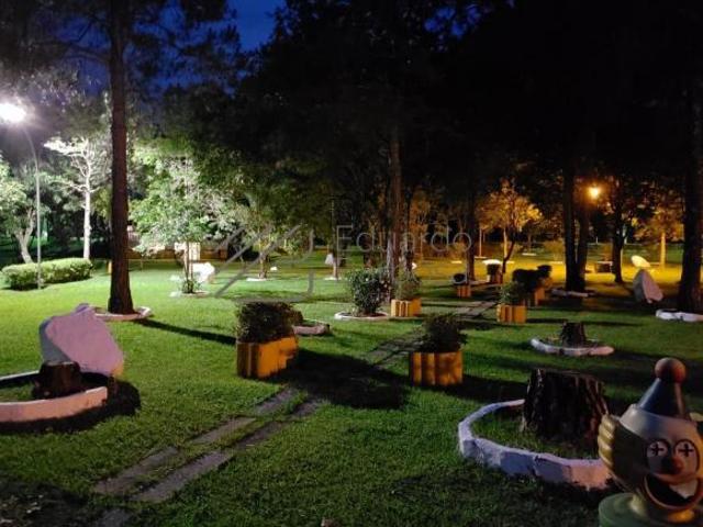 Sítio com excelente acesso em Atibaia