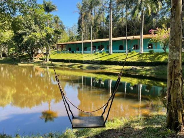 Sítio com lagos Casa com 06 suítes