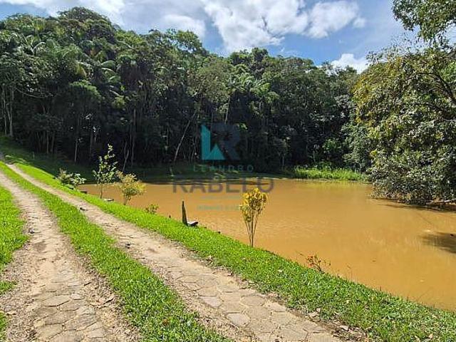SÍTIO COM MATA E LAGO COM FÁCIL ACESO EM PINDAMONHANGABA SP