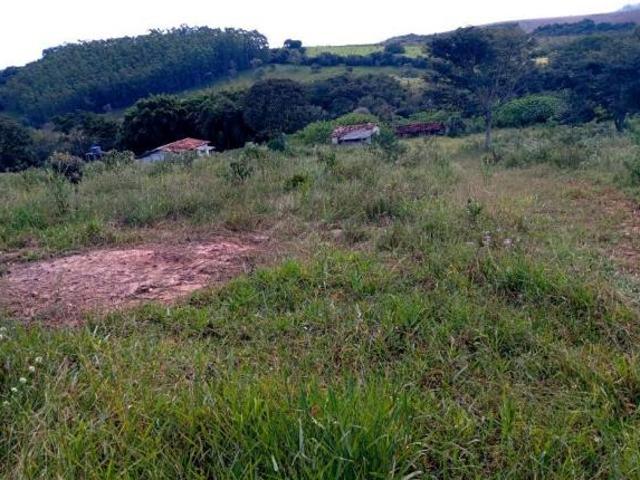 SÍTIO COM NASCENTE E RIO EM LOCAL TRANQUILO E PRIVATIVO PROXÍMO HÀ ENTRE RIOS/MG