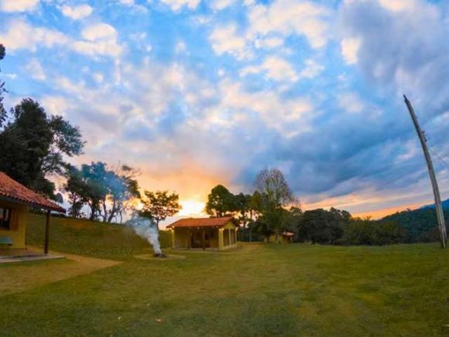 Sítio com Nascente Própria e Vista para a Pedra do Baú