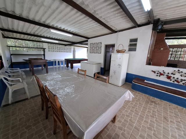 Sitio com piscina, campo de futebol e lagos LT0015