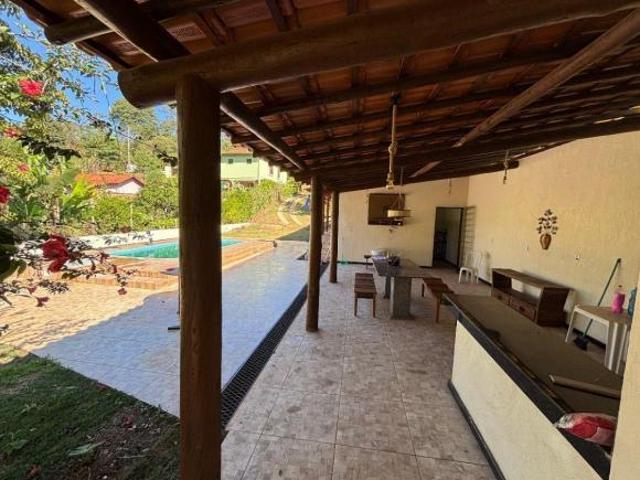 SITIO COM PISCINA EM ÓTIMA LOCALIZAÇÃO DE MOEDA