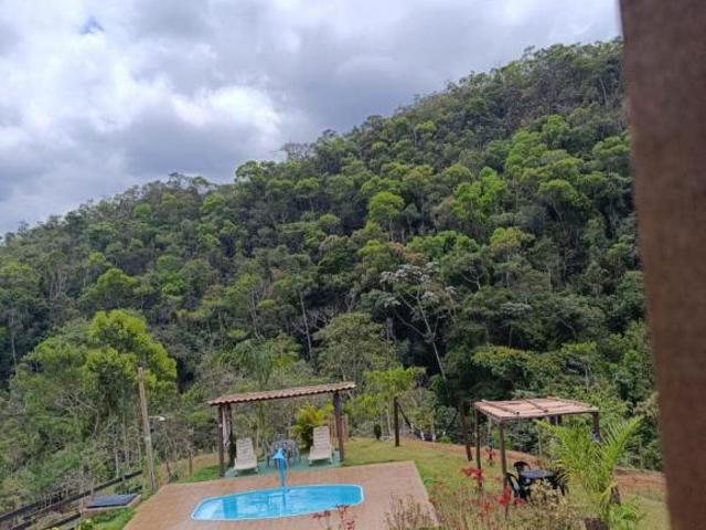 Sítio completo a apenas 22 km de Mariana – conforto, lazer e contato com a natureza!