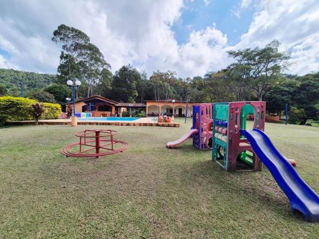 Sítio completo com dois lagos e nascente na região de Atibaia
