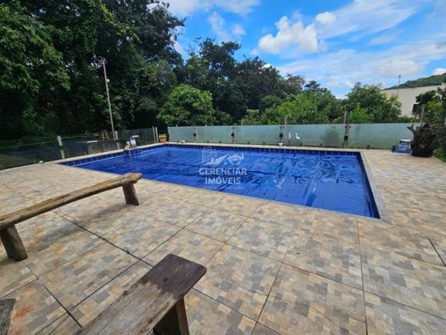 Sítio Completo em Rio Manso – 1.000m², Piscina com Cascata e Vista para a Mata!