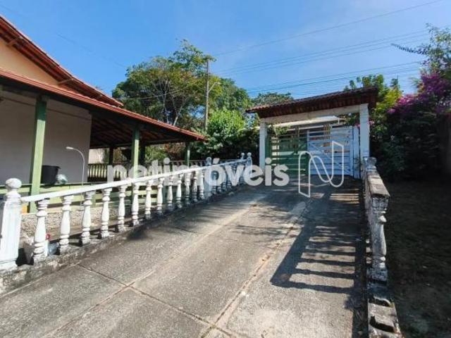 Sitio de 4 quartos, suíte e piscina com área gourmet