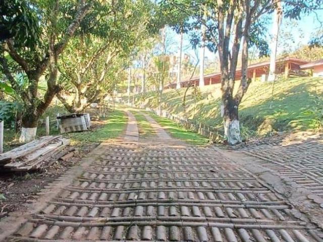 Sitio de 5 alqueires em são José dos campos com piscina e lagos