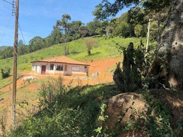 sitio de 12 mil mts em joanopolis casa nova apénas 2 km da cachoeira dos Pretos