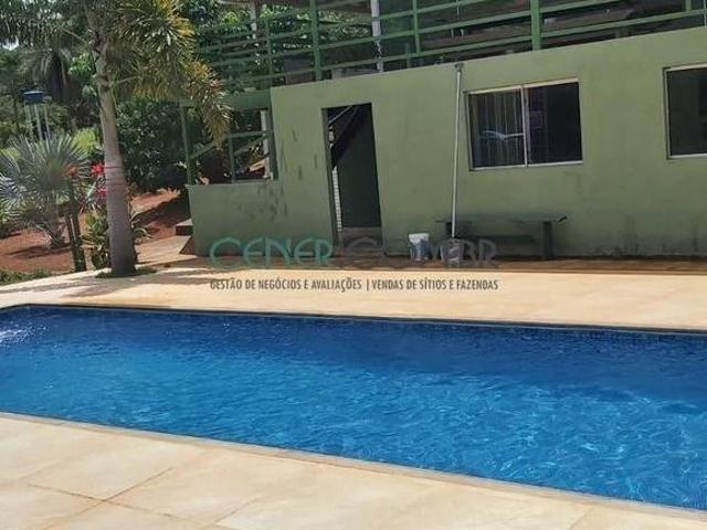 Sítio de 24 Mil M2 em Condomínio Fechado