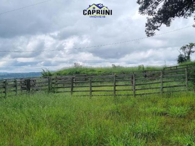 Sítio de 30.000m² com vista definitiva e estrutura completa em Passa Tempo/MG