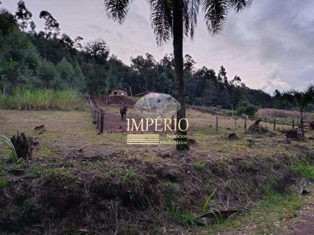 Sítio de 3 hectares à venda em Taquara RS, bairro Padilha, com 4 quartos e 2 salas!