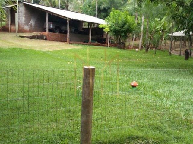 Sitio de Luxo à Venda em Uberlândia MG: 6 Quartos, 5 Vagas de Garagem, 5,00 Alqueires de Área