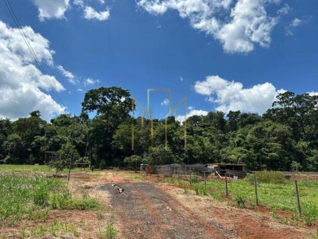 Sítio de luxo à venda em Uberlândia MG, Área Rural: 3 quartos, 2 suítes, 5 vagas, 200m²!